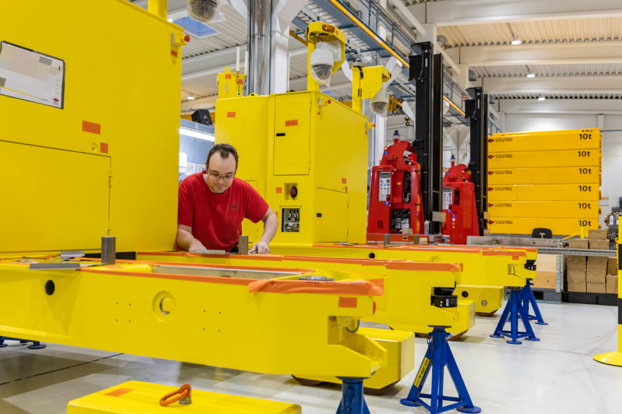 Solvings automated guided vehicles are built to last - Jakobstadsregionen