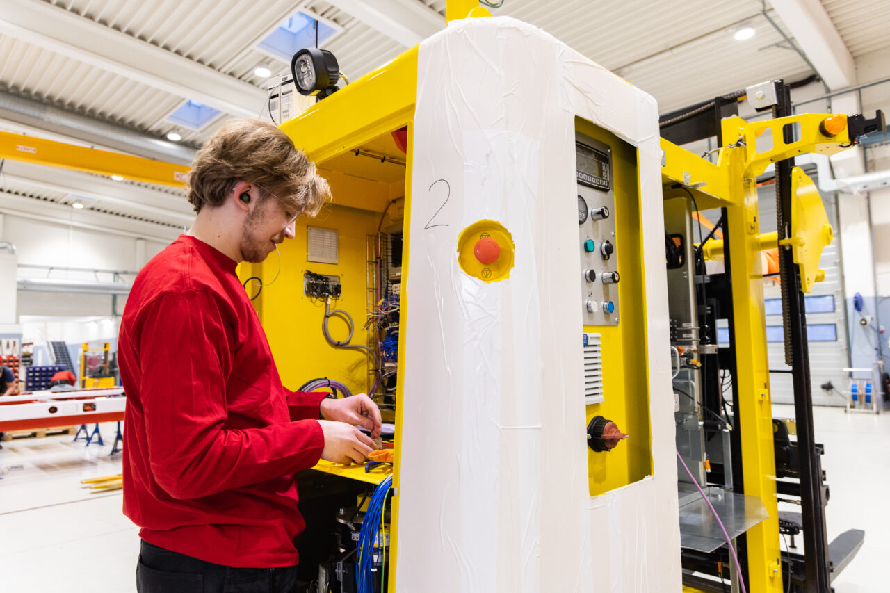 Solvings automated guided vehicles are built to last - Jakobstadsregionen